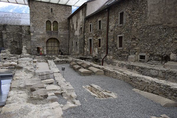 Acaunum and the Decimation of the Theban Legion – Time Travel Rome