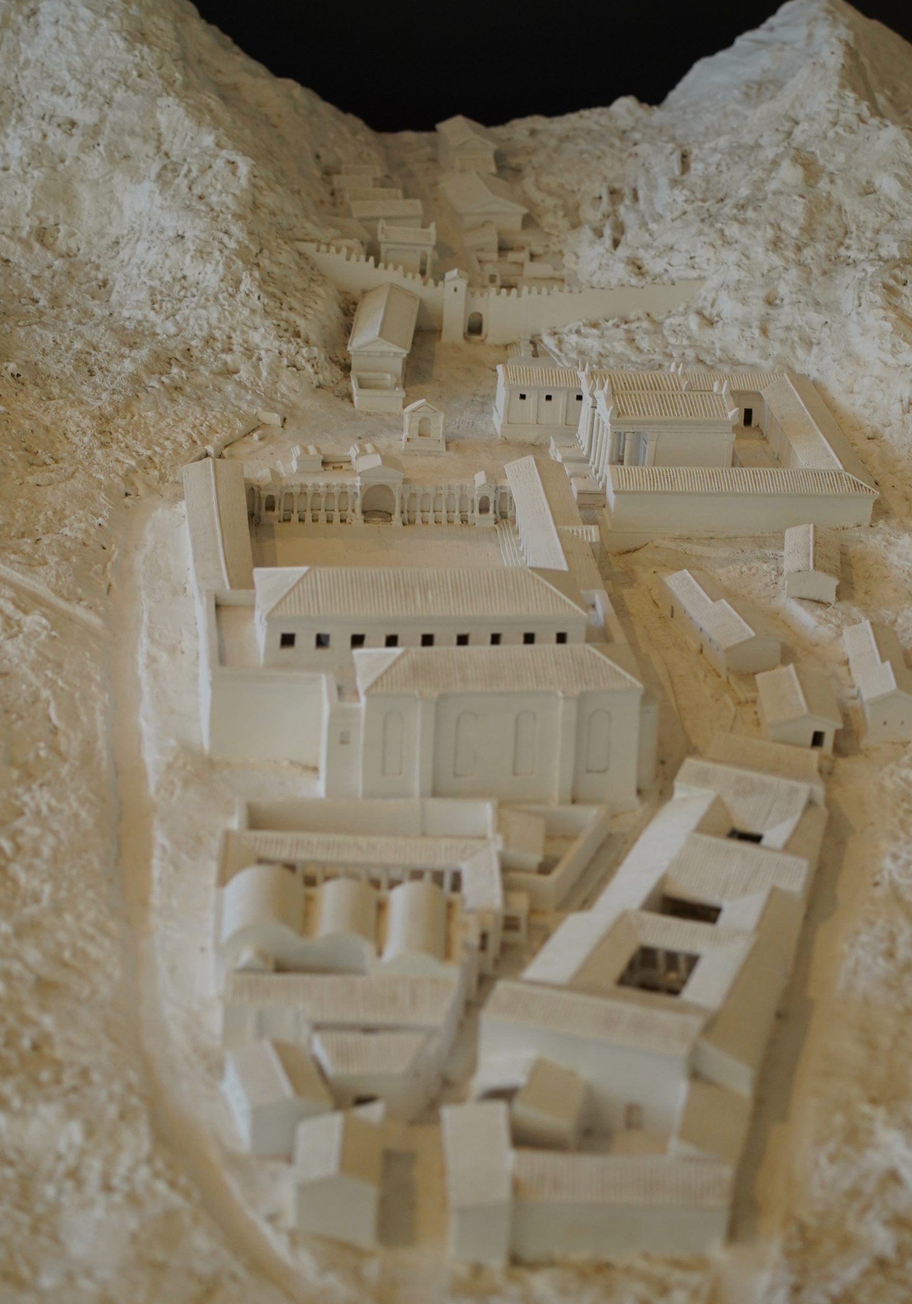 Visiting the ancient Glanum and Saint-Rémy-en-Provence – Time Travel Rome